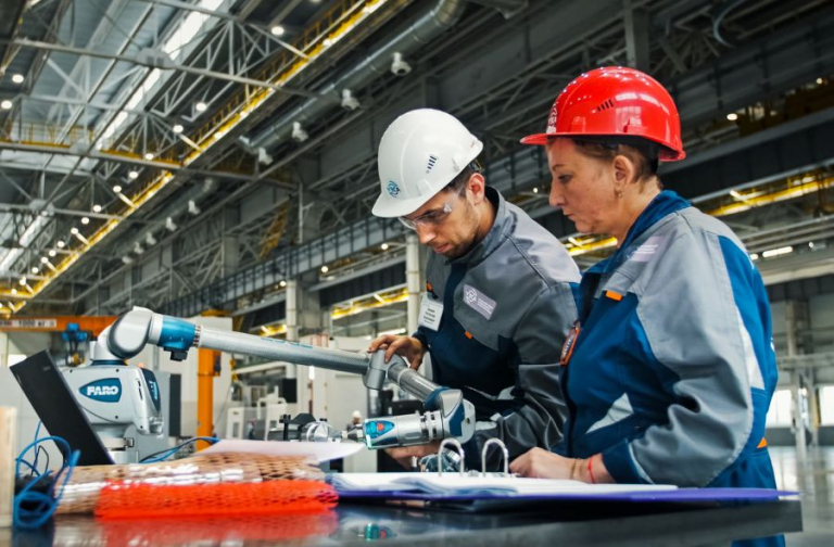 How Do Leading Manufacturers Deploy Robotics While Maintaining Full ...